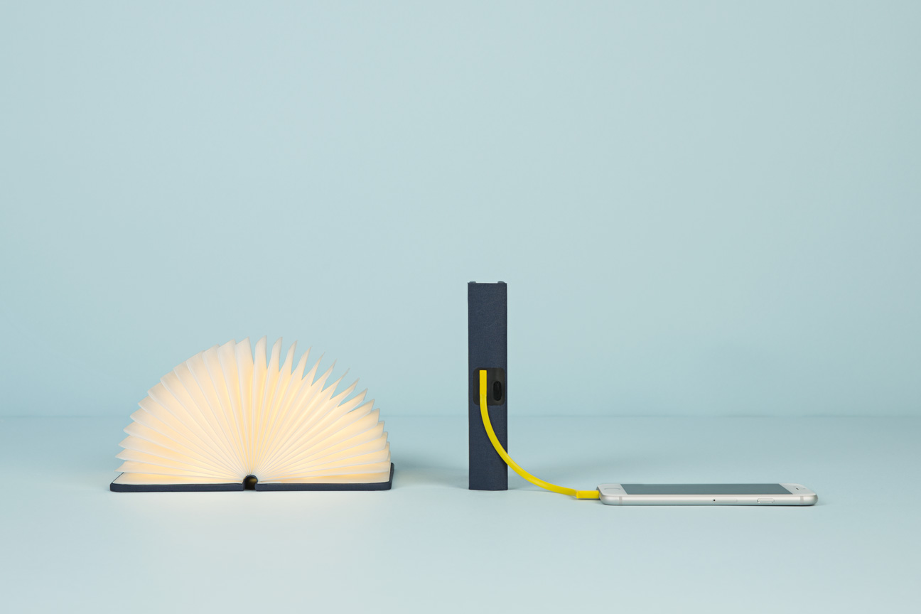 Lumio - lampa o wyglądzie książki - Archemon - Architektura, Design ...